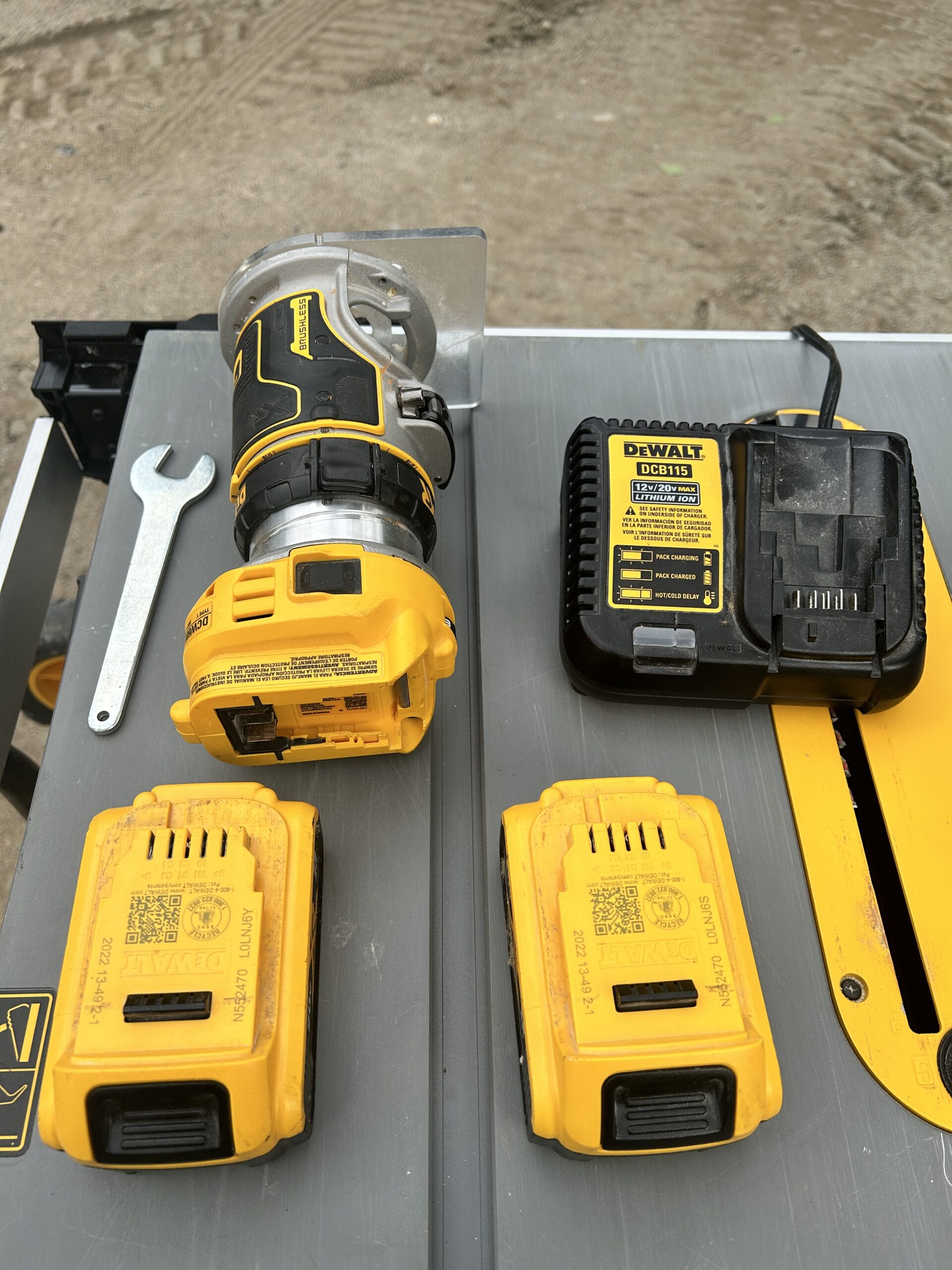 20V MAX XR Cordless Brushless Fixed Base Compact Router - Artwood ...